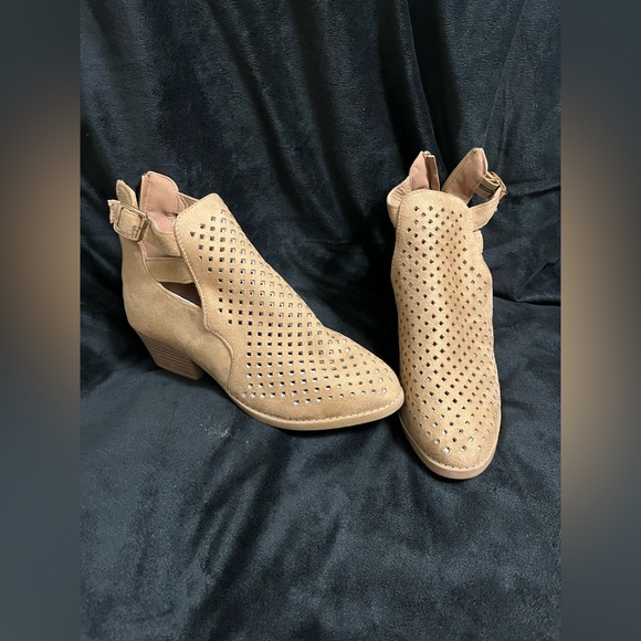 Nature Breeze | Shoes | Nature Breezecut Ankle Bootie Size 9 | Poshmark